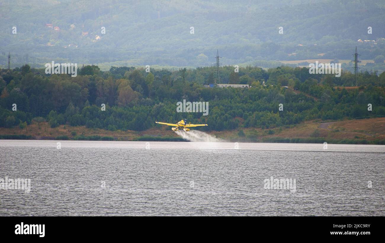 Swedish Air Tractor AT-802 firefighting aircraft collects water in Lake ...