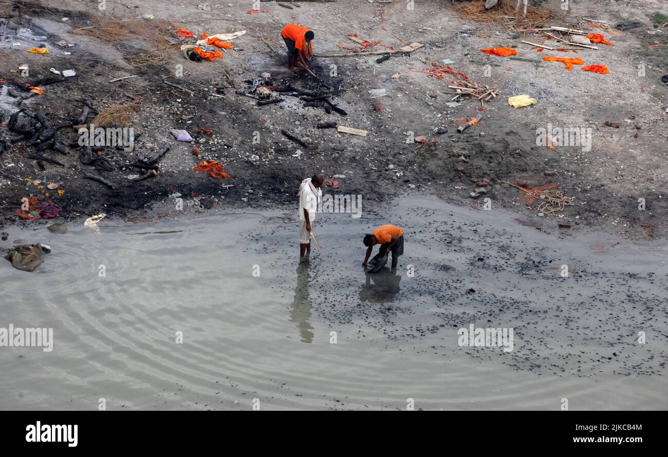 Prayagraj, India. 01/08/2022, Indians clean ashes of a pyre in the ...