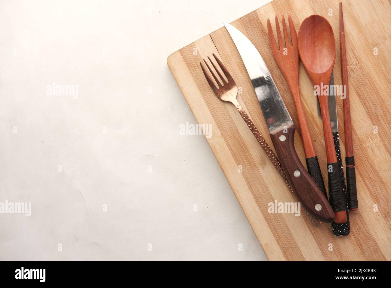 wooden chopping board on black background top down Stock Photo - Alamy