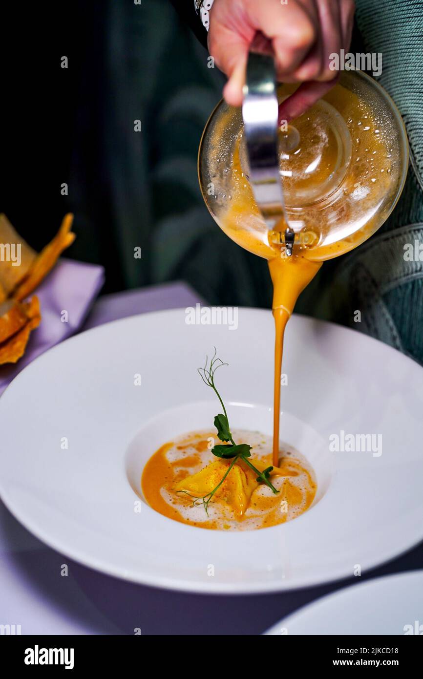 Pouring soup plate restaurant hi-res stock photography and images - Alamy
