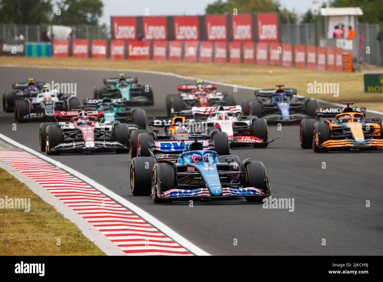 14 ALONSO Fernando (spa), Alpine F1 Team A522, action start of the race ...
