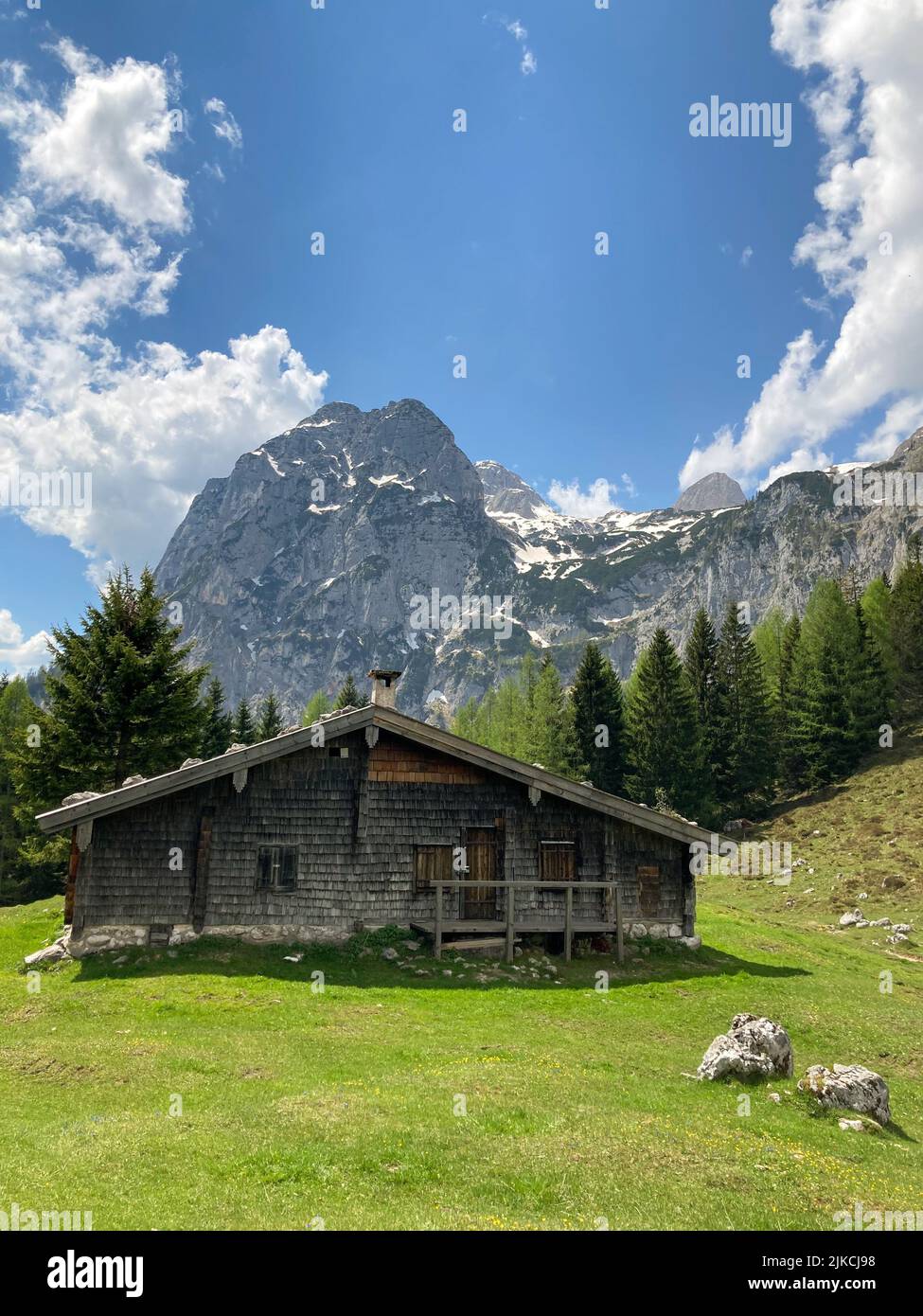 beautiful mountain hut Halsalm below Reither Alpe mountains ...