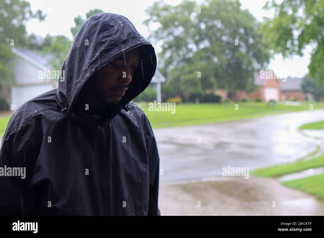 Man standing in the rain hi-res stock photography and images - Alamy