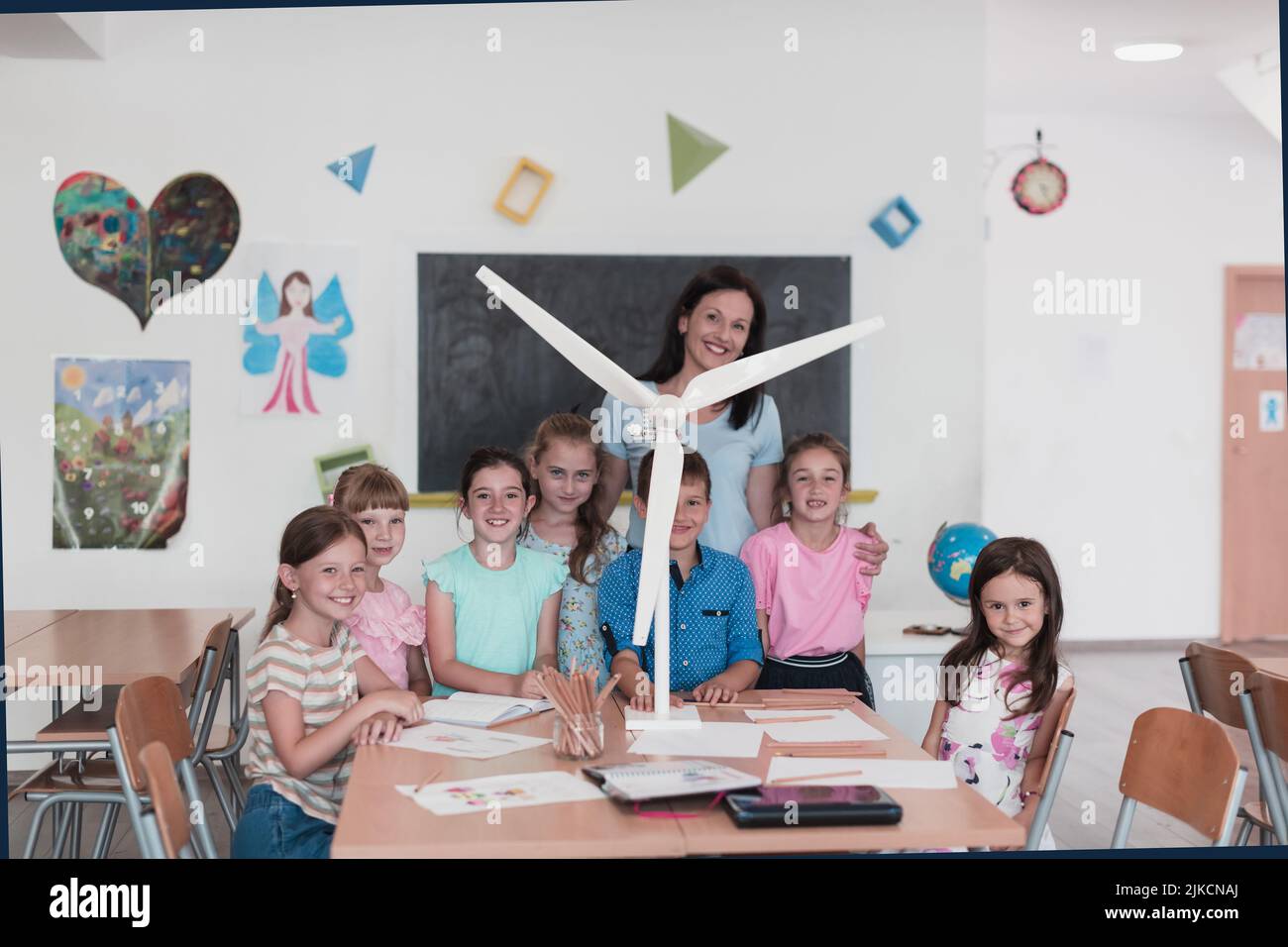 Diverse kids group project hi-res stock photography and images - Alamy