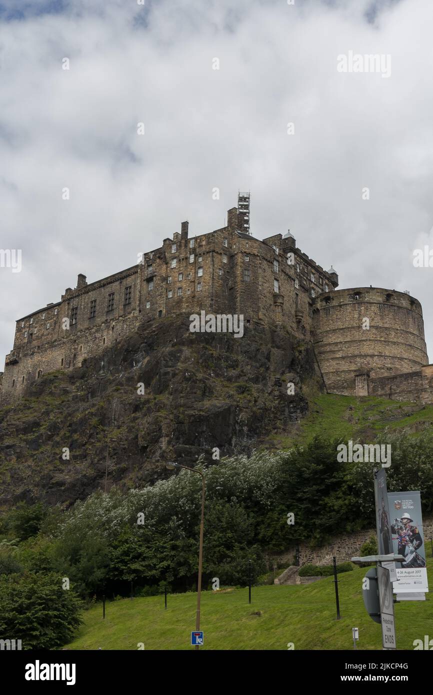 The vertical low angle of Edinburgh Castle Stock Photo - Alamy