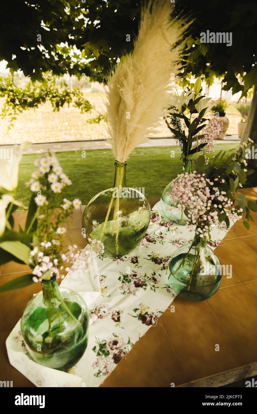 Flower decorations at a wedding venue Stock Photo - Alamy