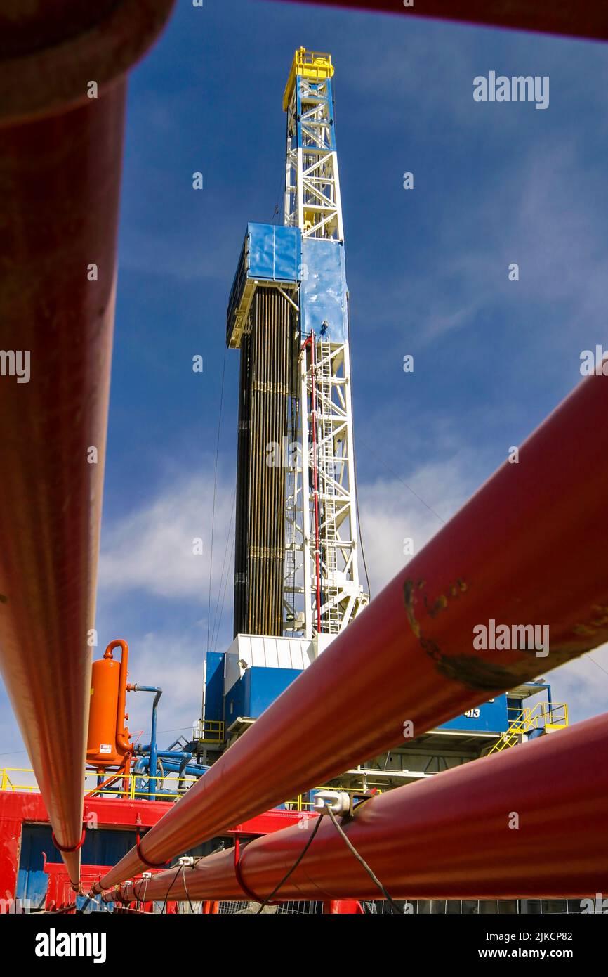 Wyoming oil drilling hi-res stock photography and images - Alamy