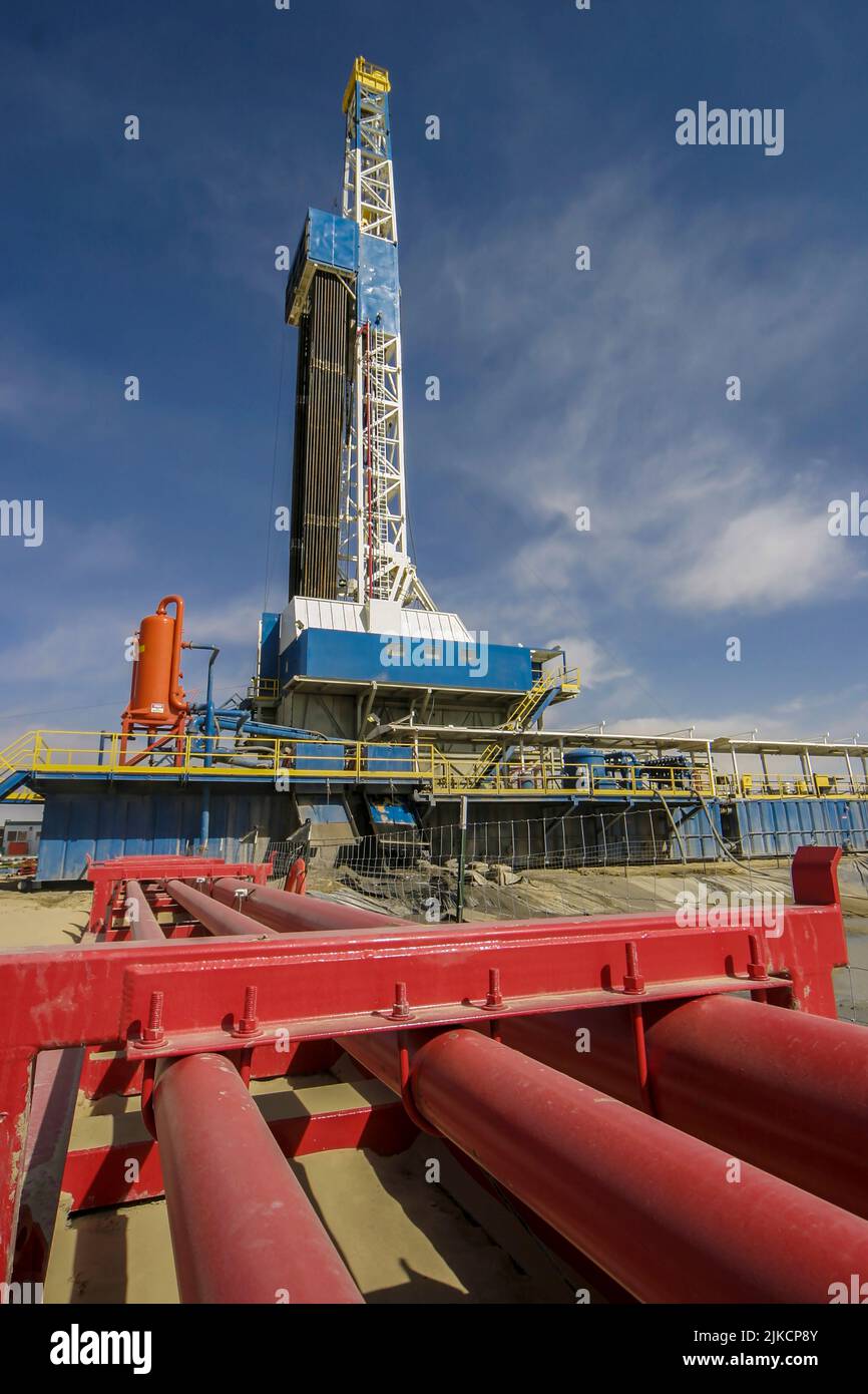 Onshore drilling hi-res stock photography and images - Alamy