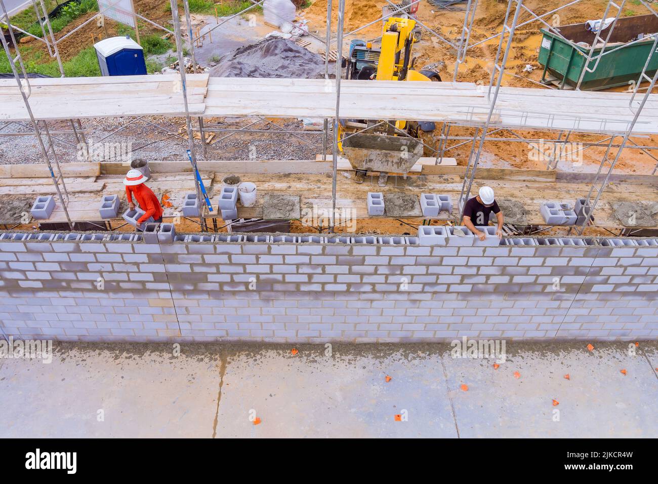 Masonry construction workers hi-res stock photography and images - Alamy