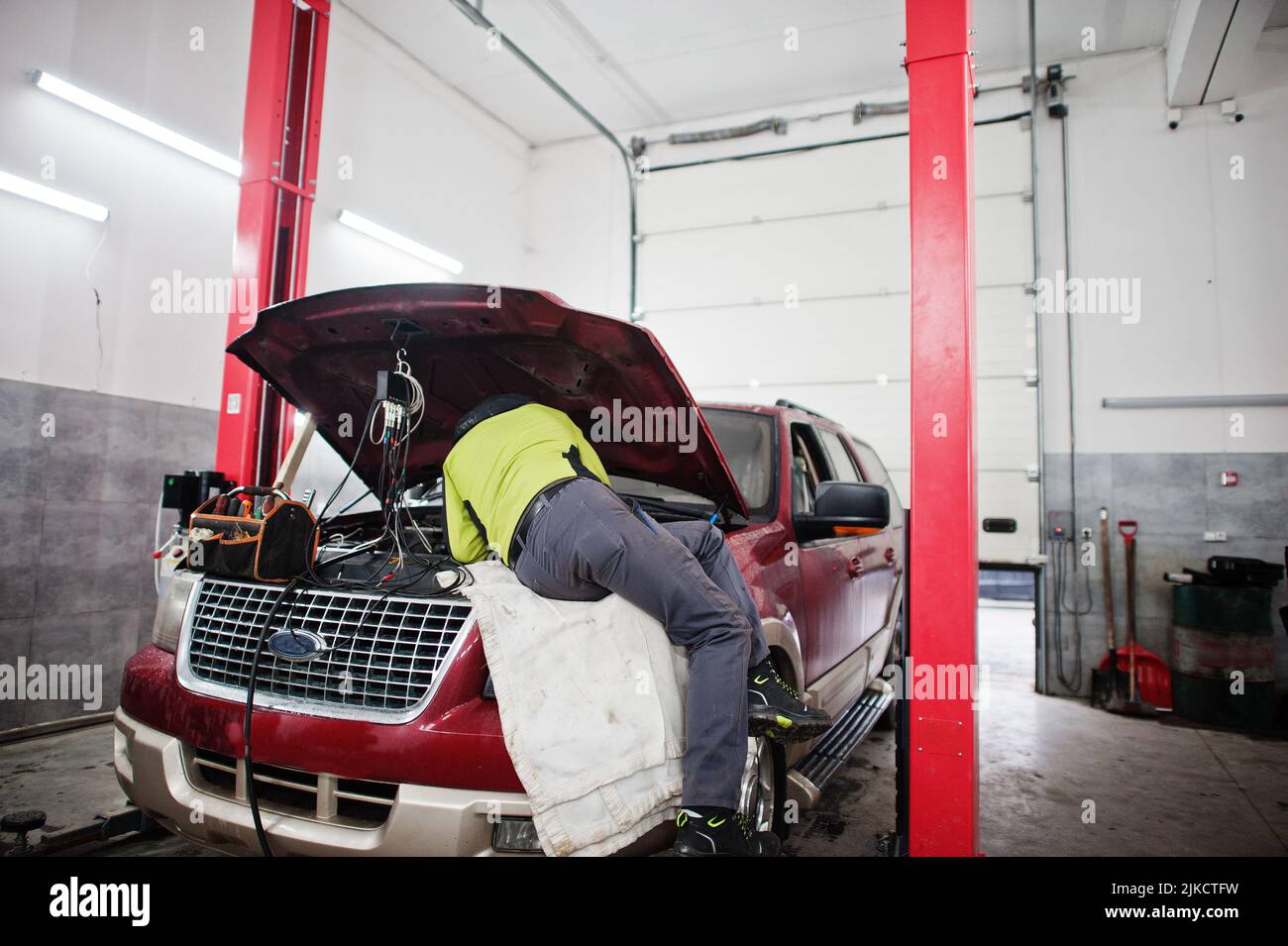 American SUV car vehicle repair shop with car and tools. Car service ...