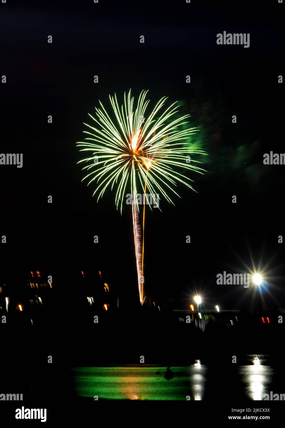 Firework sky shot burst hi-res stock photography and images - Alamy