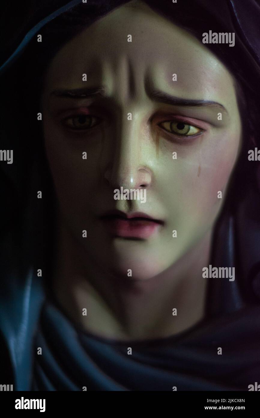 Woman crying grave hi-res stock photography and images - Alamy