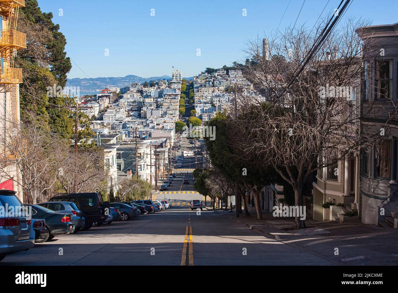 Sunny day city view hi-res stock photography and images - Alamy