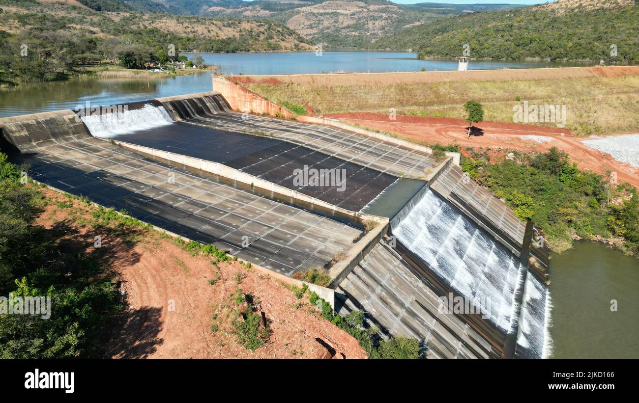 Dam wall and Spillway of the Ngodwana Dam Stock Photo - Alamy