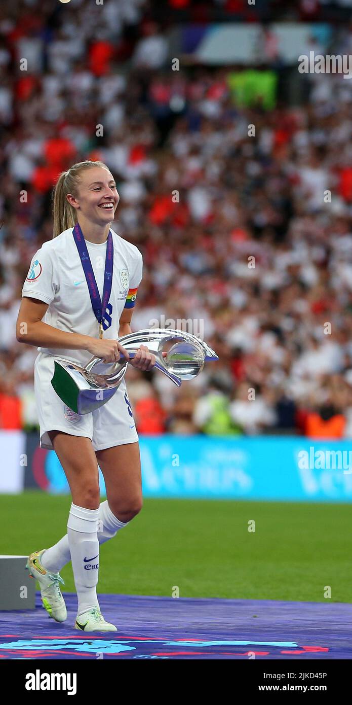 England captain leah williamson hi-res stock photography and images - Alamy
