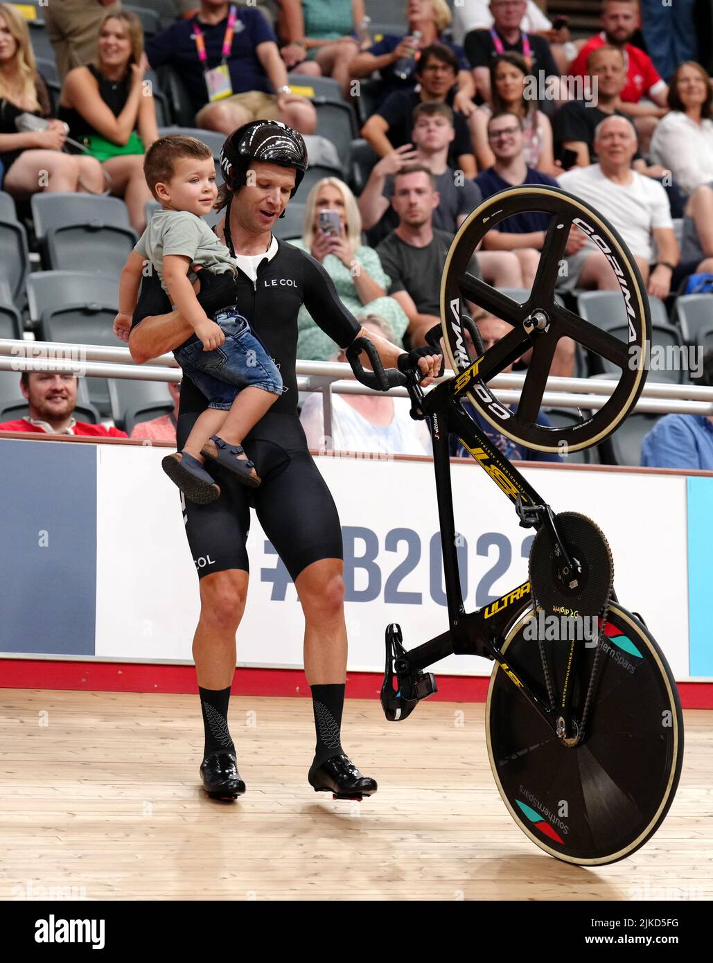 New Zealand's Aaron Gate celebrates with son Axel after winning the Men ...
