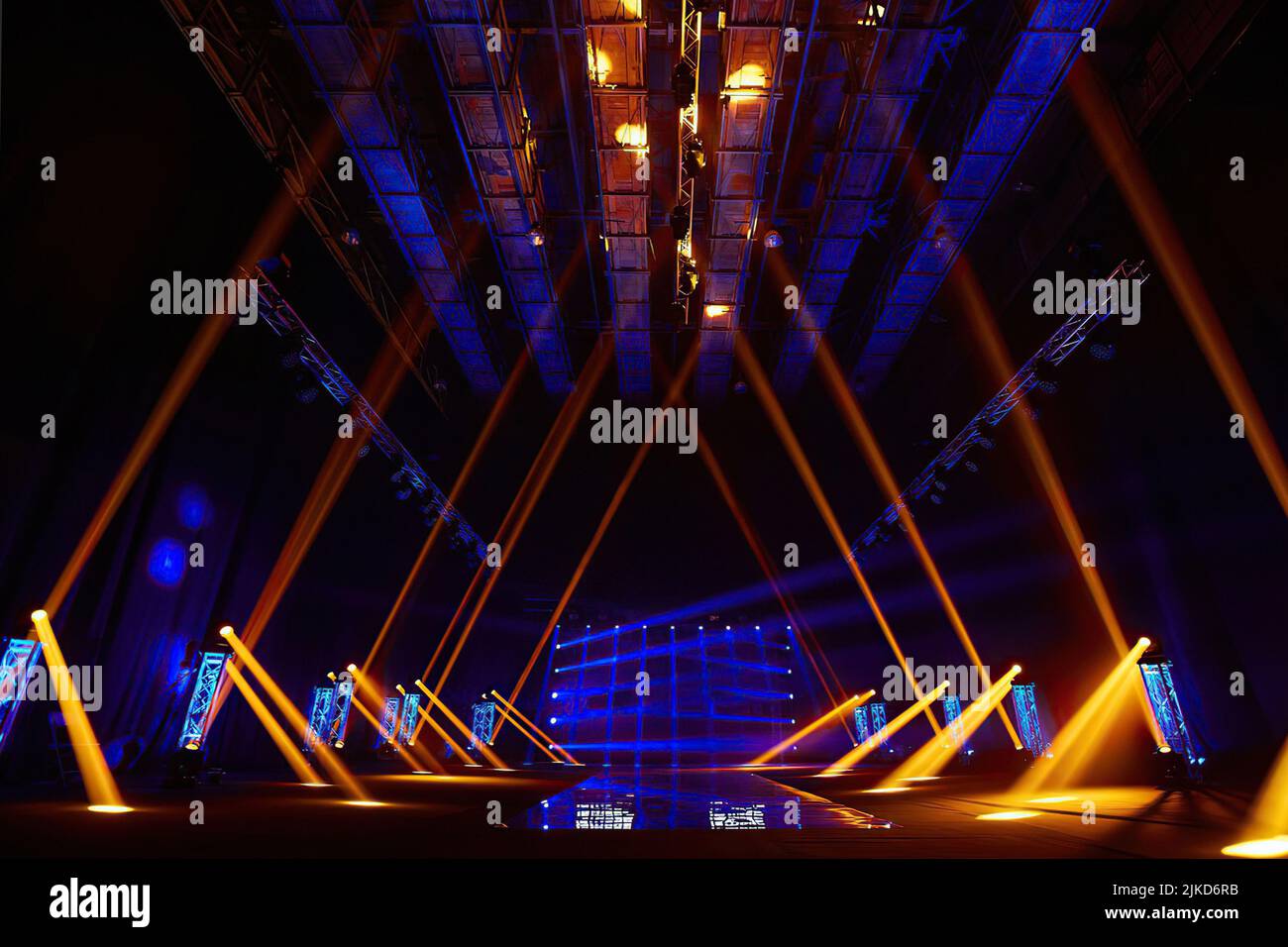 Empty fashion show catwalk hi-res stock photography and images - Alamy