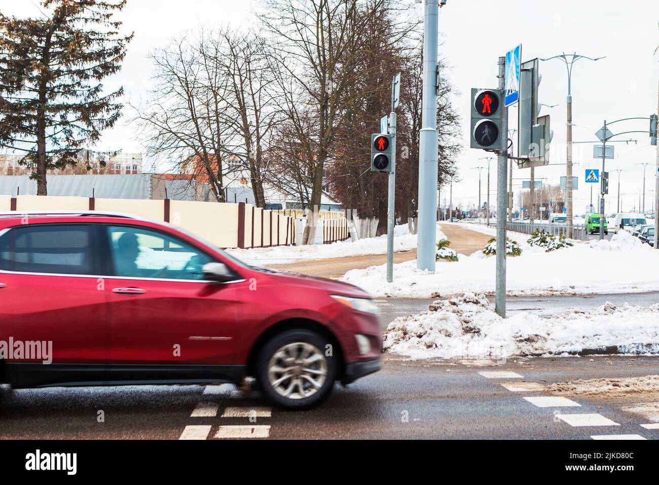 Car runs red light hi-res stock photography and images - Alamy