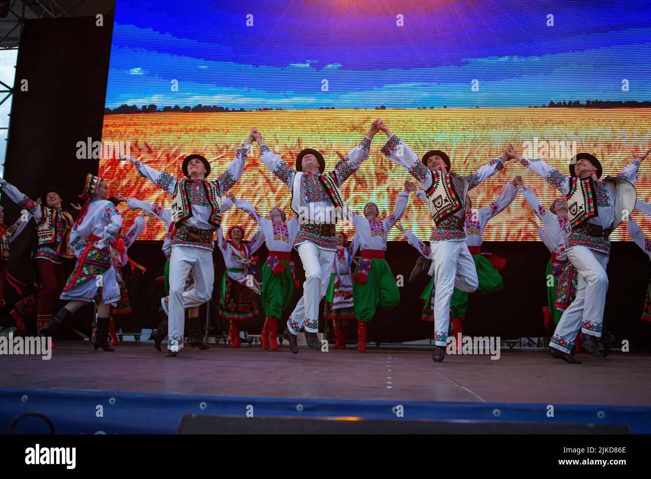 National costume of ukraine hi-res stock photography and images - Alamy