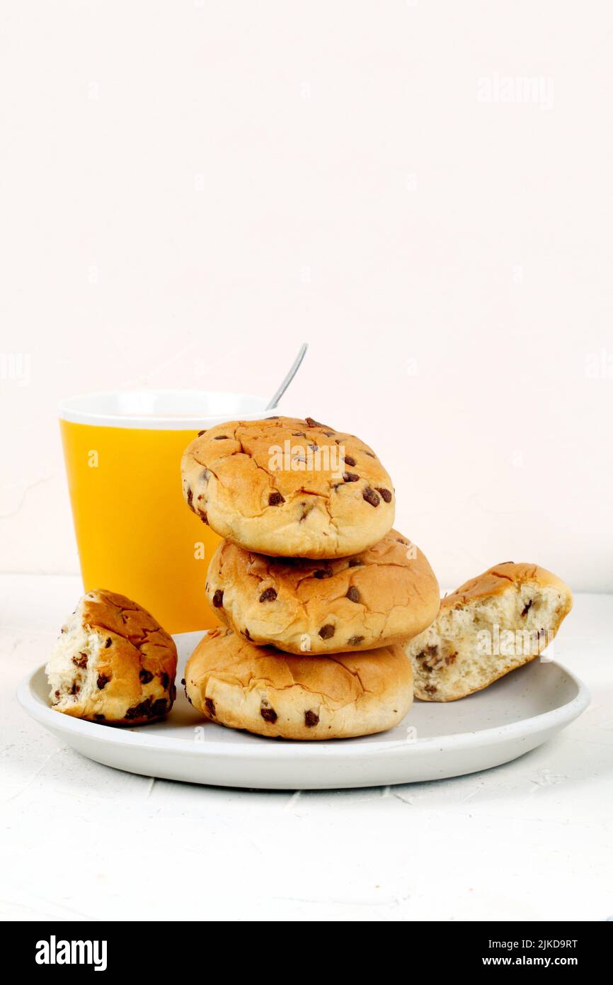 Yellow bun hi-res stock photography and images - Alamy