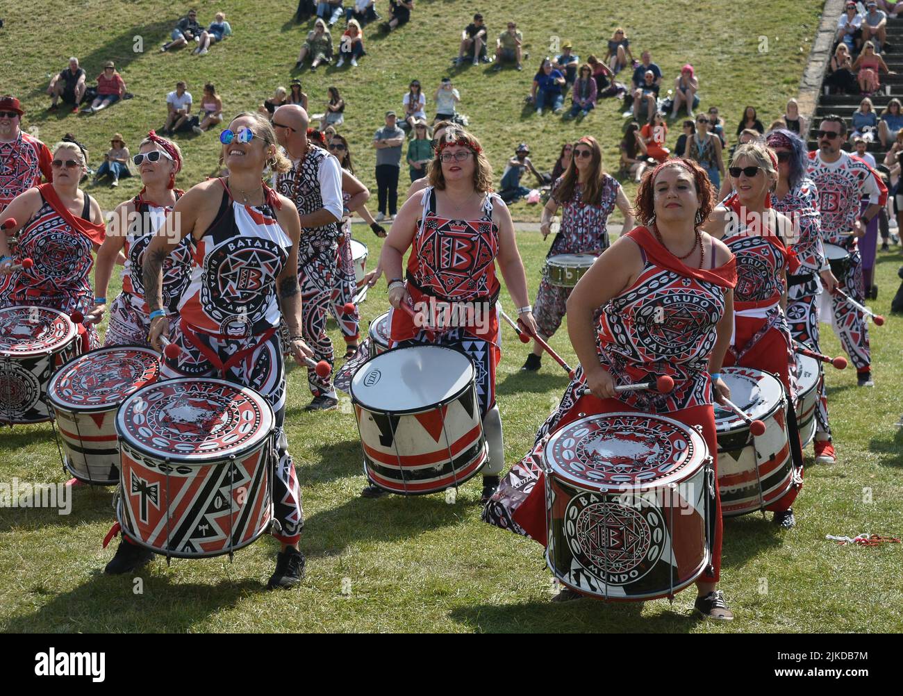 Batala mundo portsmouth victorious hi-res stock photography and images ...