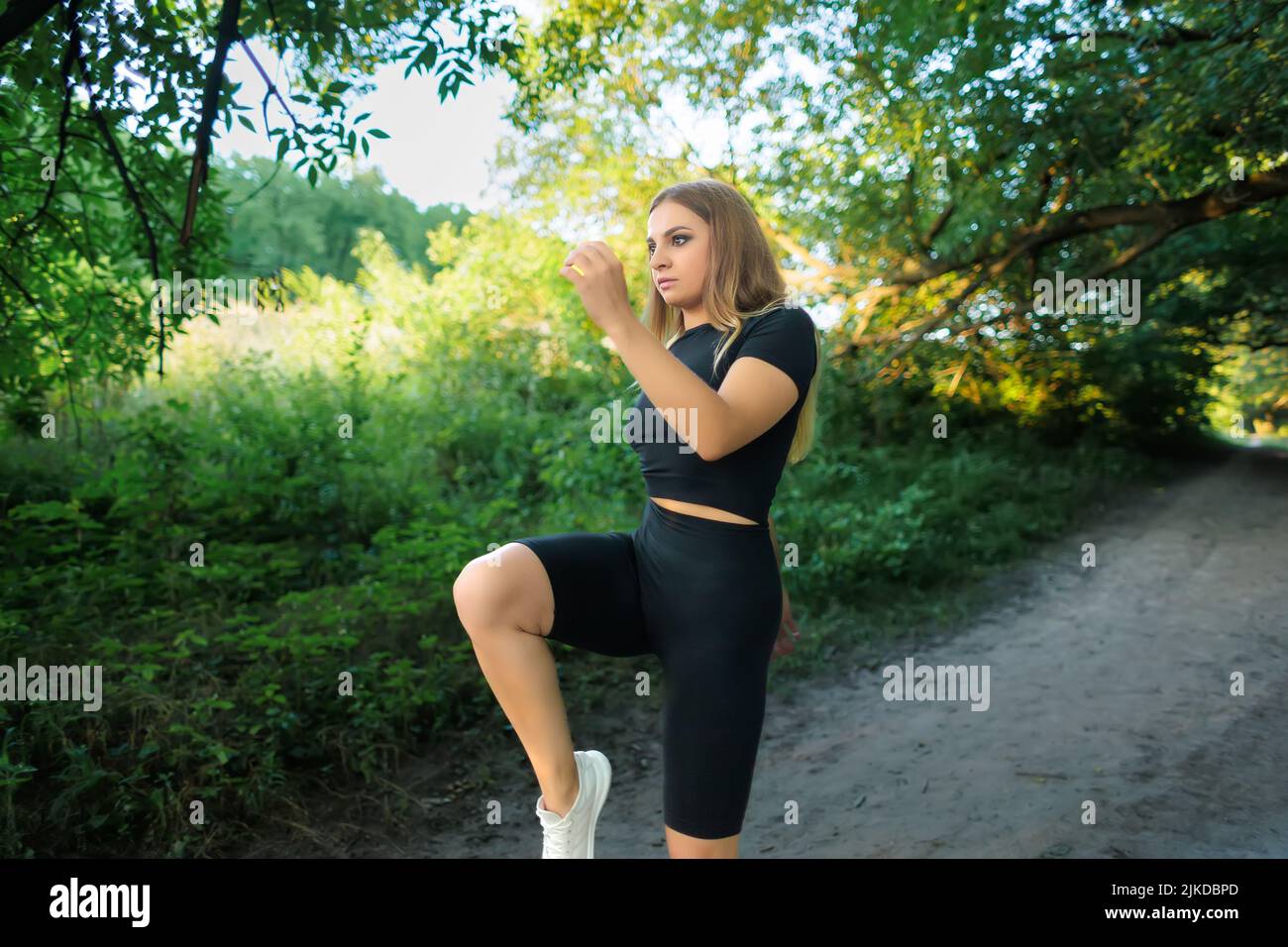 Asian female athlete ready run hi-res stock photography and images - Alamy Asian female athlete ready run hi-res stock photography and images - Alamy