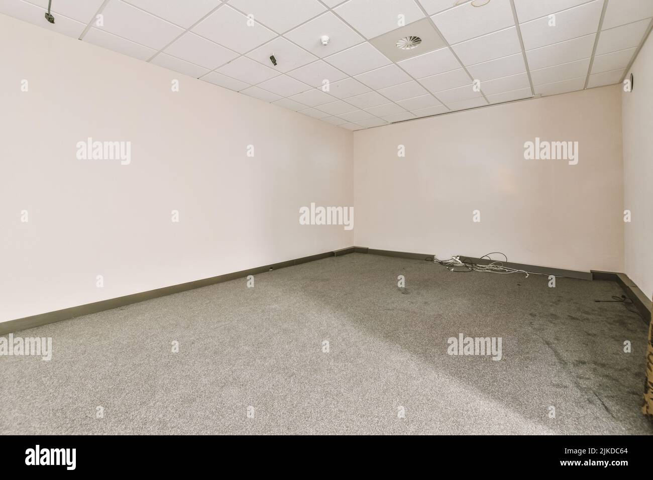A cozy and spacious empty room in a luxury house Stock Photo - Alamy