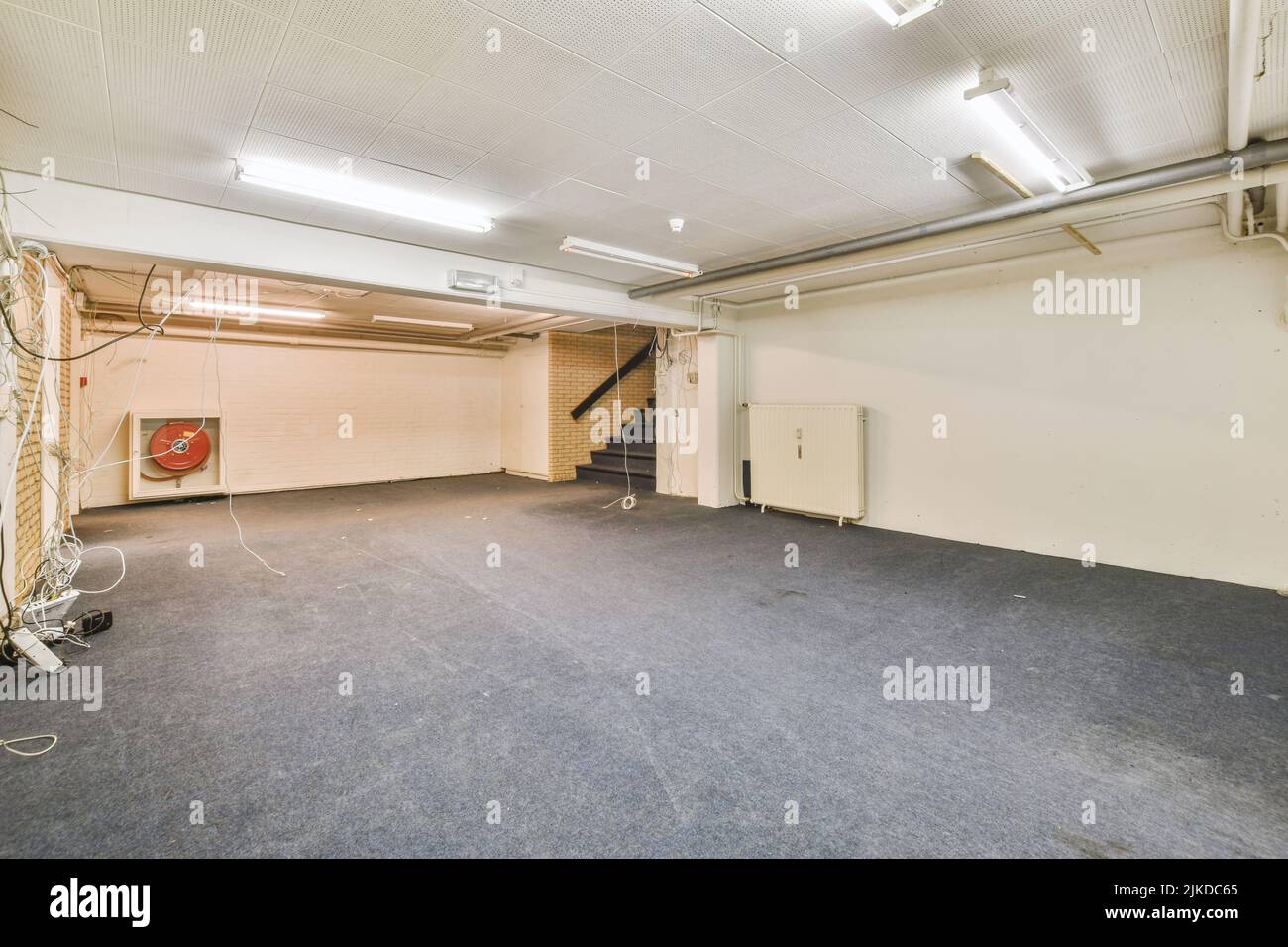 A cozy and spacious empty room in a luxury house Stock Photo - Alamy