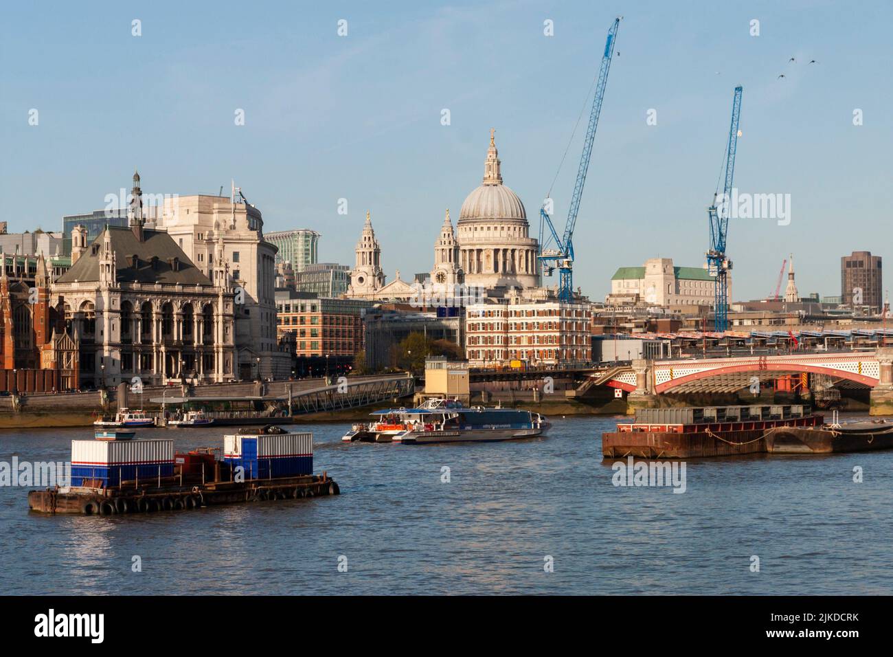 Thames colors hi-res stock photography and images - Alamy