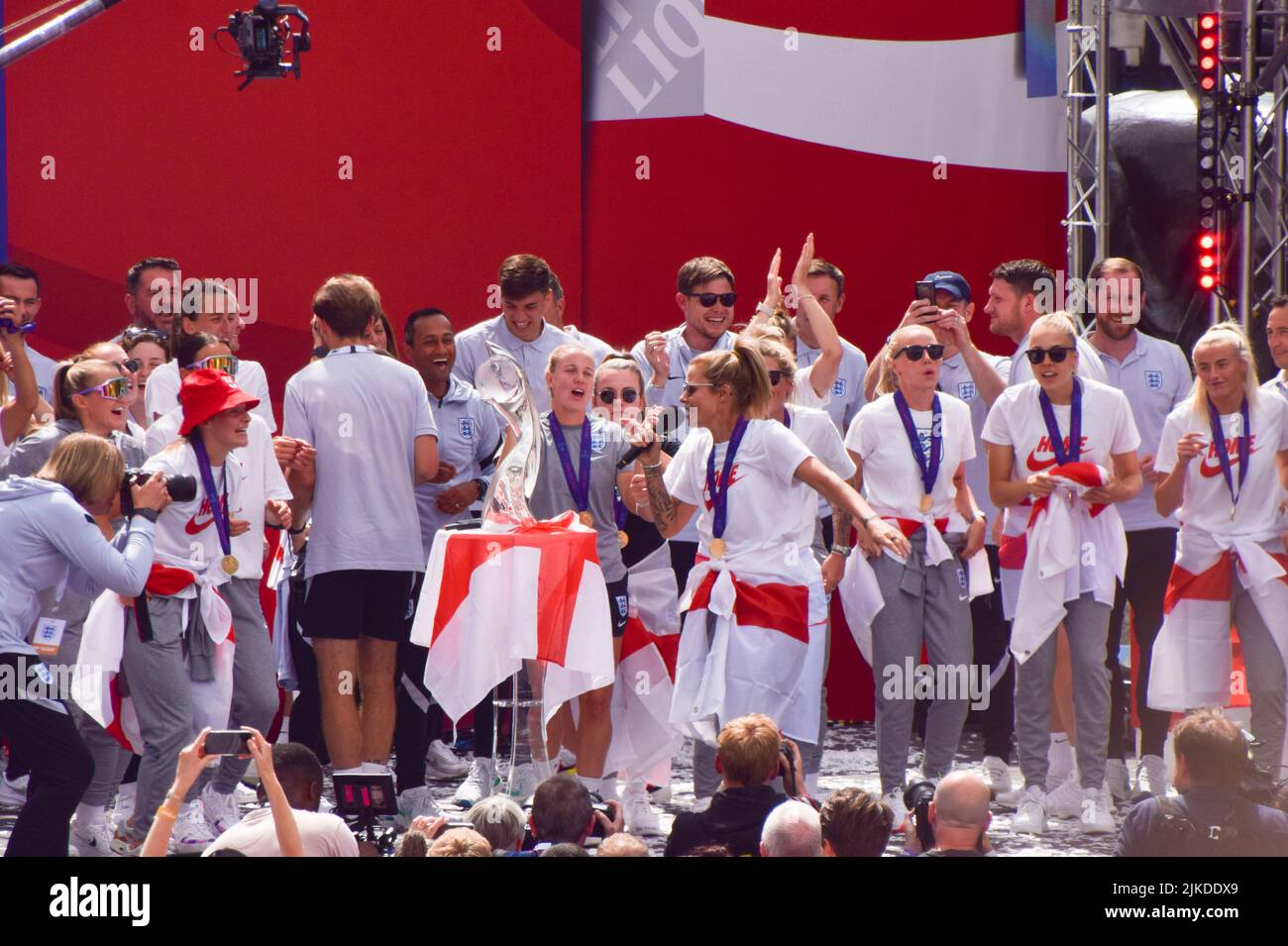 London, UK. 1st August 2022. Rachel Daly sings as the Lionesses ...