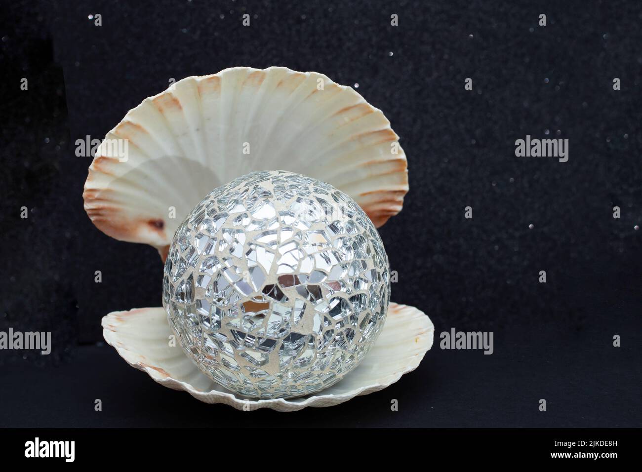 Ball oyster hi-res stock photography and images - Alamy
