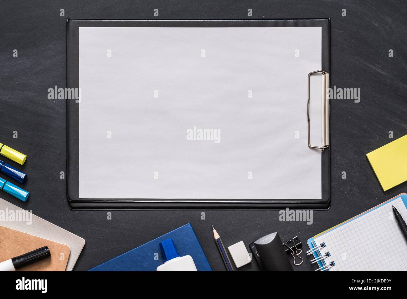 Clipboard sheet paper stationery hi-res stock photography and images ...