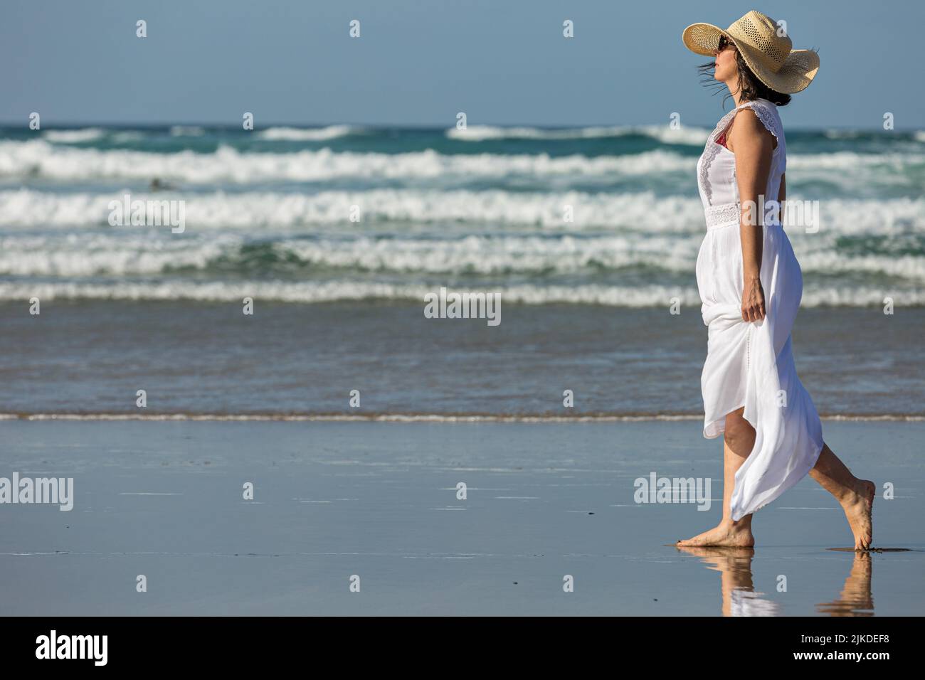 Side view barefoot hi-res stock photography and images - Alamy