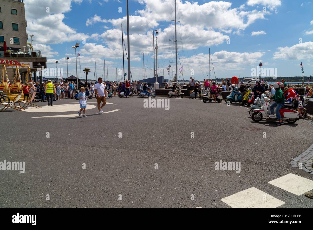 Poole waterfront pub hi-res stock photography and images - Alamy