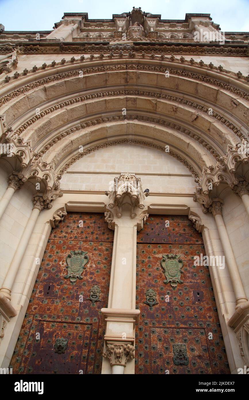 Architecture cathedral door hi-res stock photography and images - Alamy