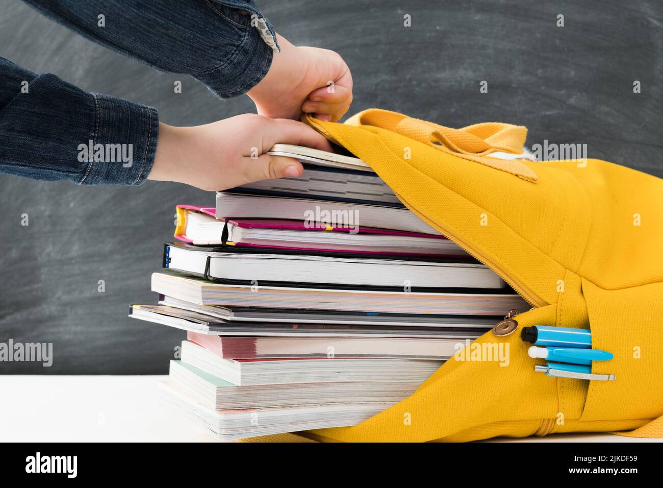 Books hands hi-res stock photography and images - Alamy
