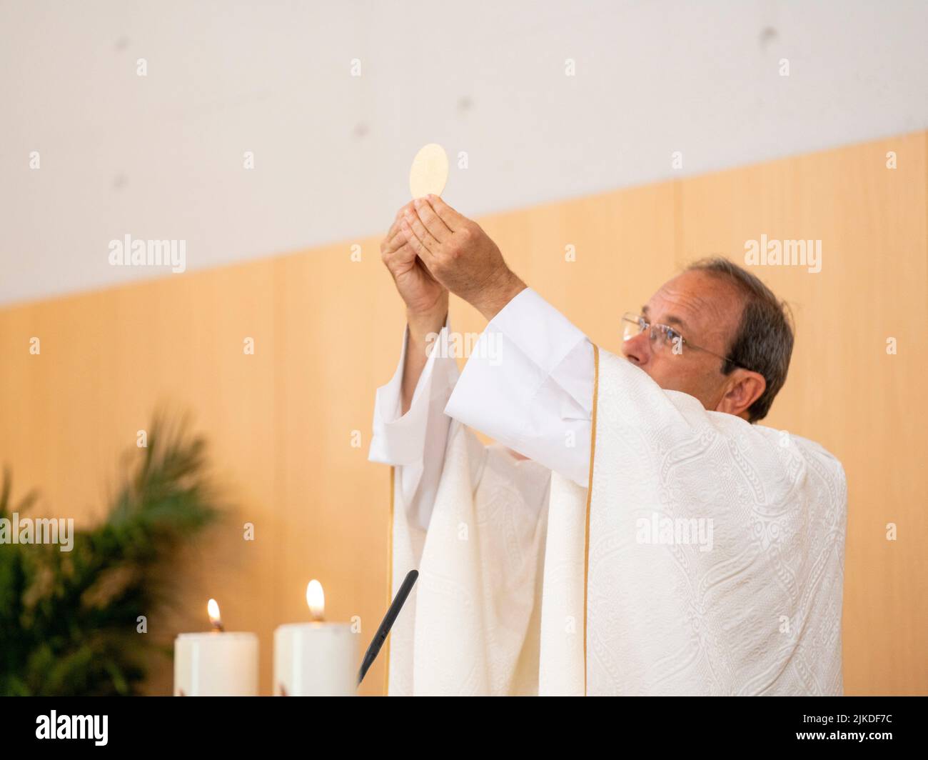 Sacrament of eucharist hi-res stock photography and images - Alamy