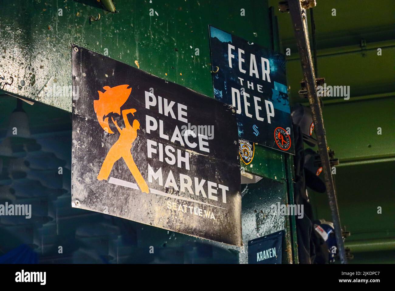 Flying fish pike place hi-res stock photography and images - Alamy
