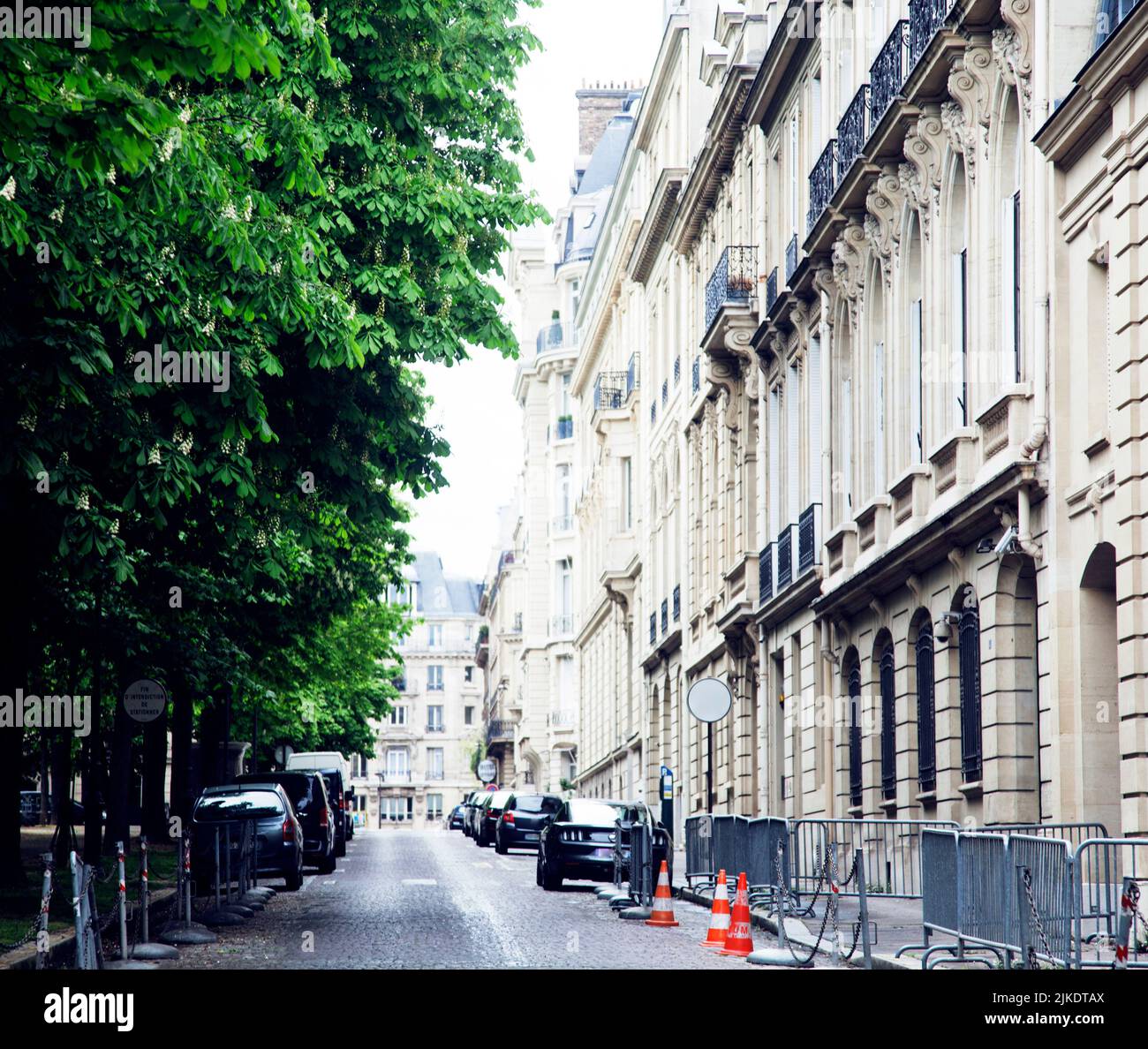 houses on french streets of Paris. citylife concept. regular view Stock ...