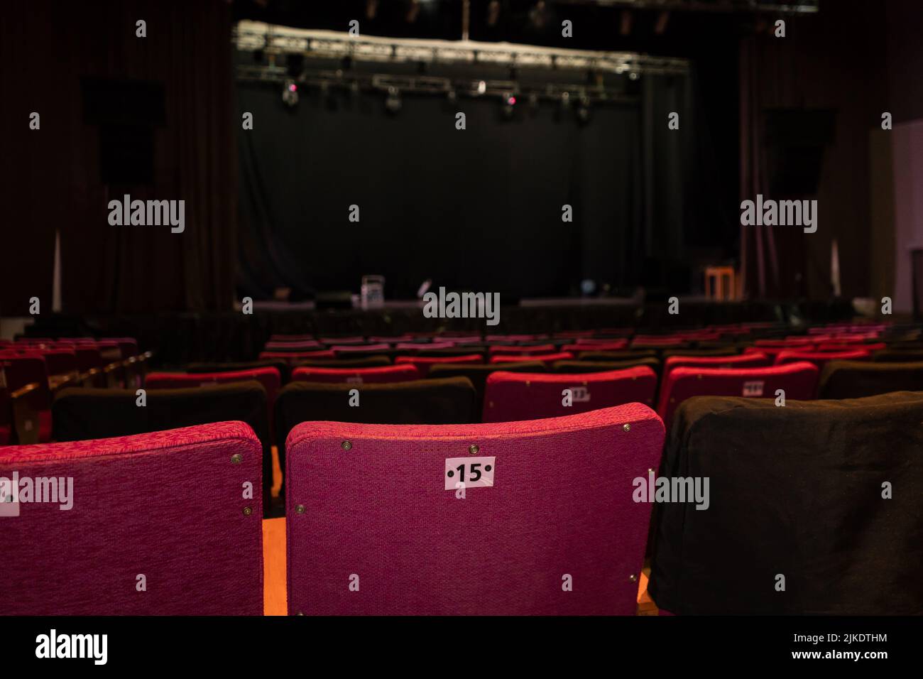 Audience seats stage lights hi-res stock photography and images - Alamy