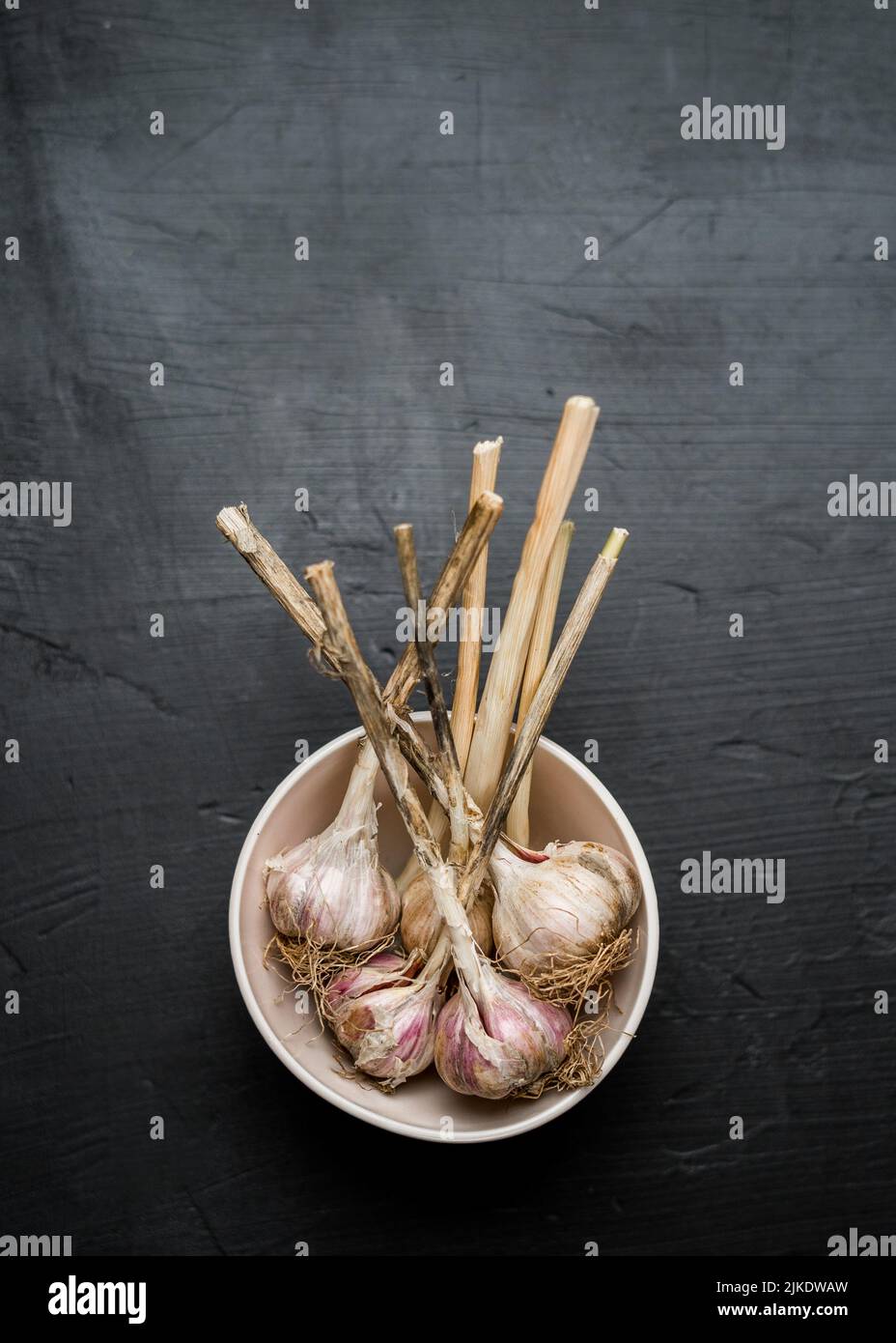 Garlic bulbs with stems Stock Photo - Alamy