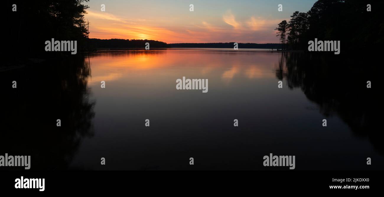 Sunset reflecting off the water at Jordan Lake in North Carolina Stock ...