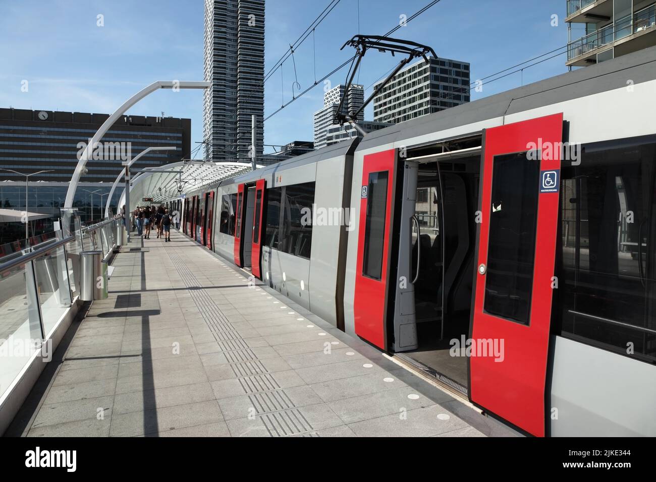 Rotterdam-bound train at the RET Metro station at The Hague / Den Haag ...