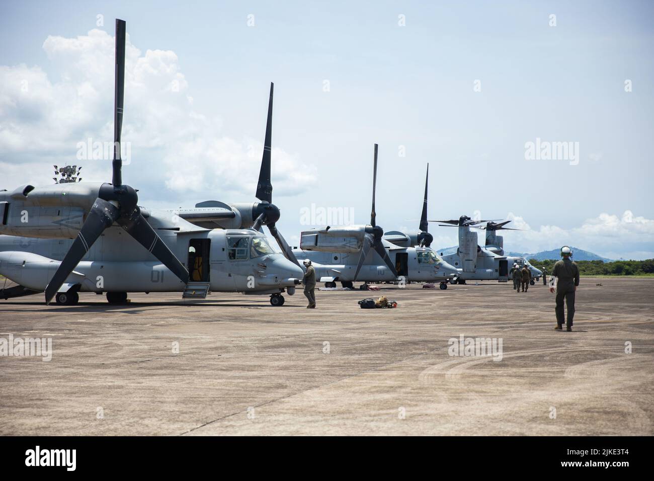 U.S. Marines with Marine Medium Tilt-Rotor Squadron (VMM) 265 conduct ...
