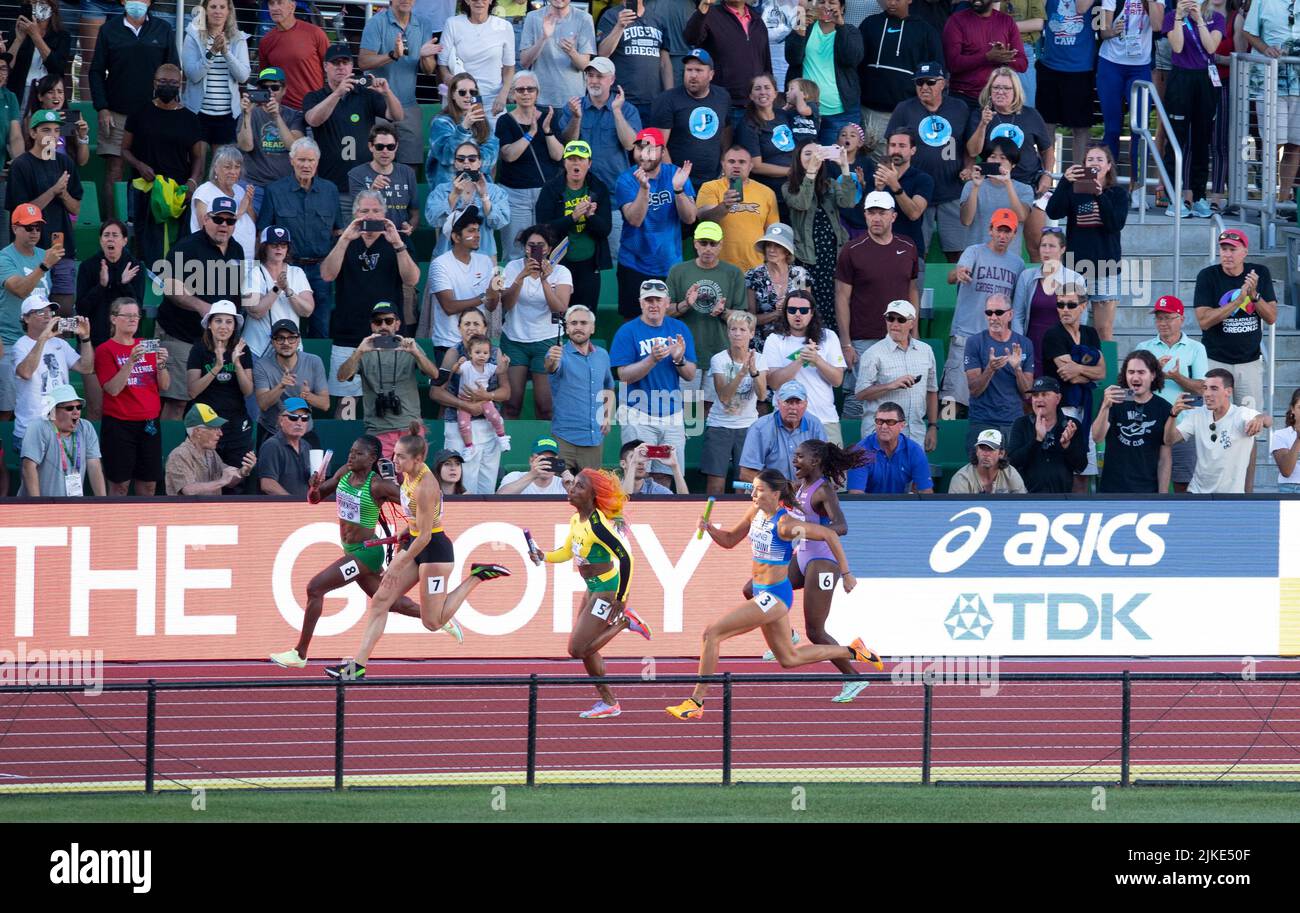 Dina Asher-Smith (GB&NI) pulling up injured while competing in the ...