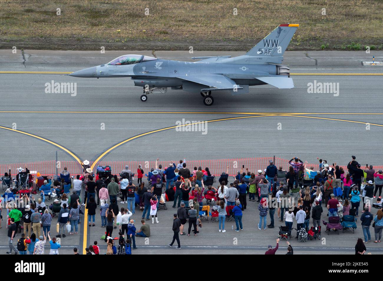 The crowd waves at A U.S. Air Force F-16 Fighting Falcon from the ...