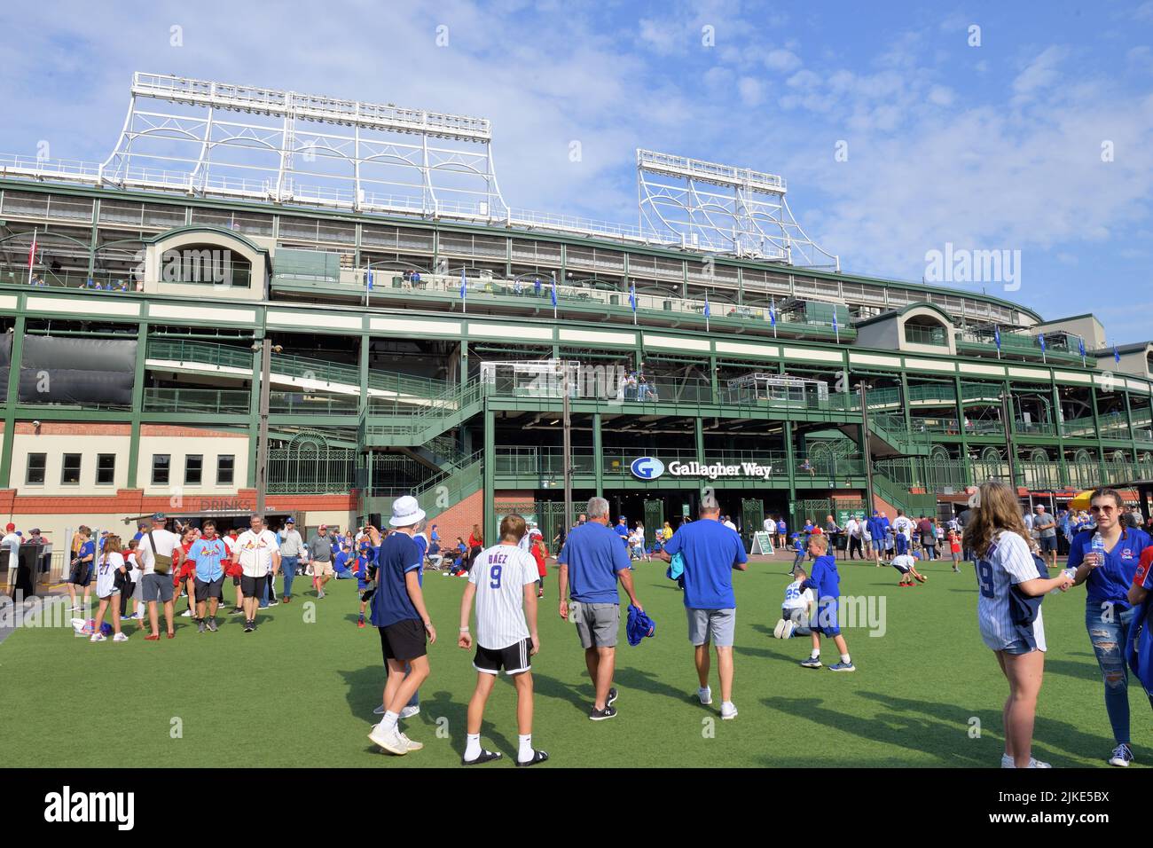 Chicago, Illinois, USA. Gallagher Way just outside iconic Wrigley Field ...