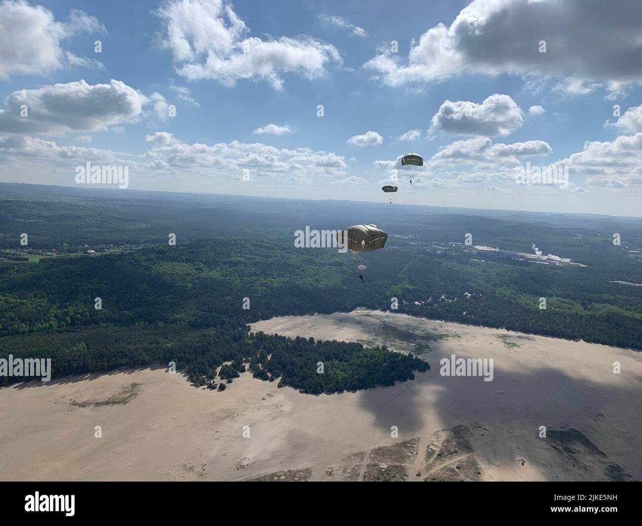 82d Airborne Division Paratroopers drop into the Bledowska Drop Zone ...