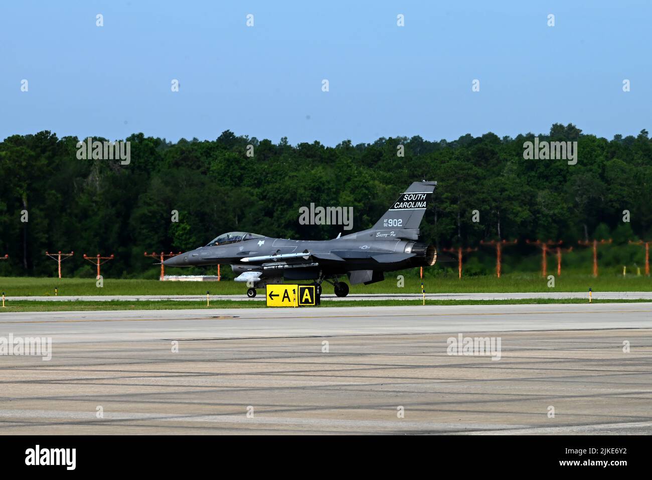 A U.S. Air Force F-16 Fighting Falcon from the South Carolina Air ...