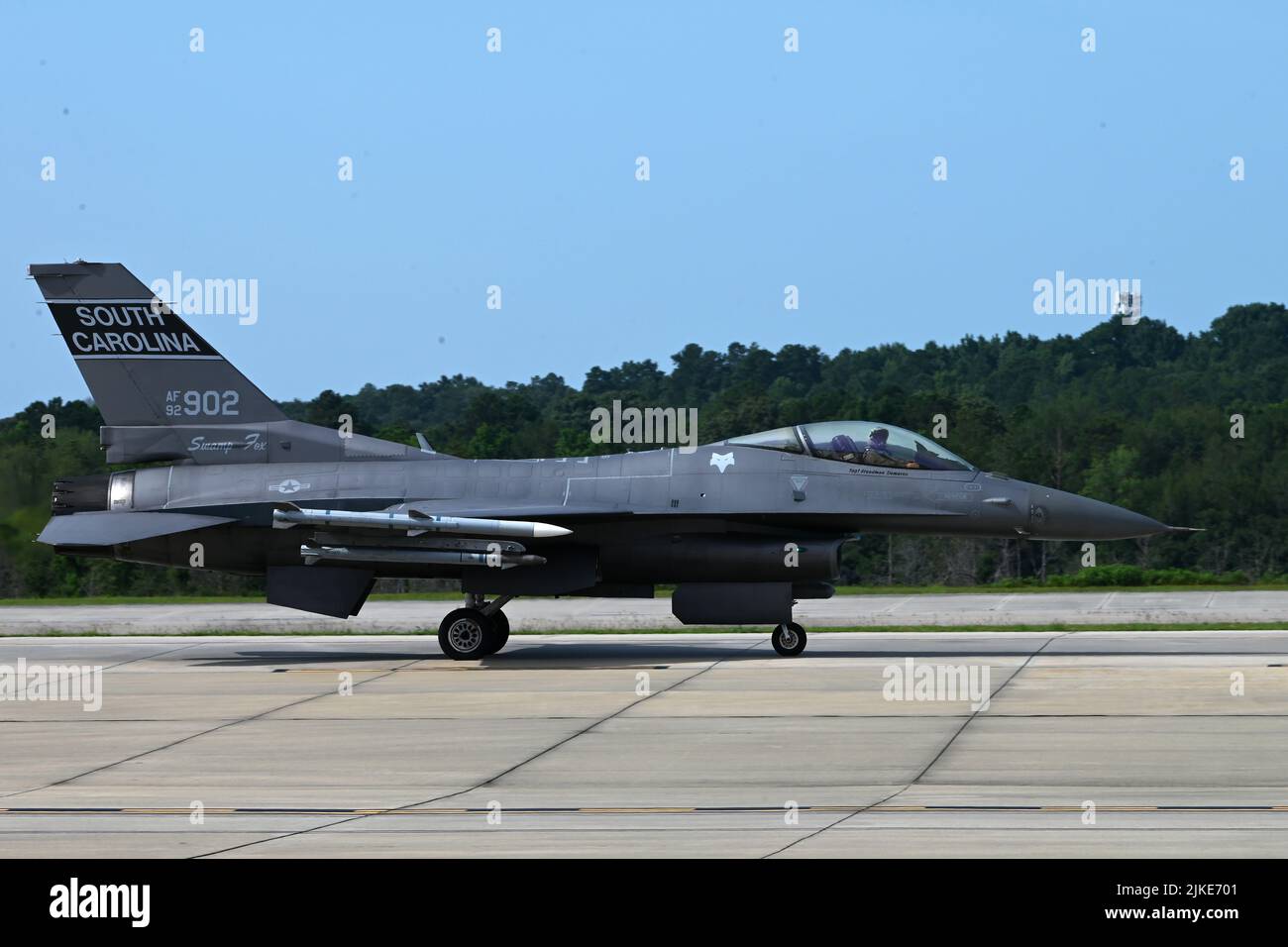 A U.S. Air Force F-16 Fighting Falcon from the South Carolina Air ...